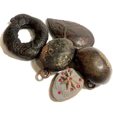 กำเนิดเครื่องรางของขลัง พระเครื่อง แสนดี Sendy Amulet