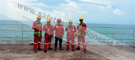 Step Nosing • Safety Sign Indonesia Rambu Rambu K3lh Lalu Lintas Exit And Emegency Label B3