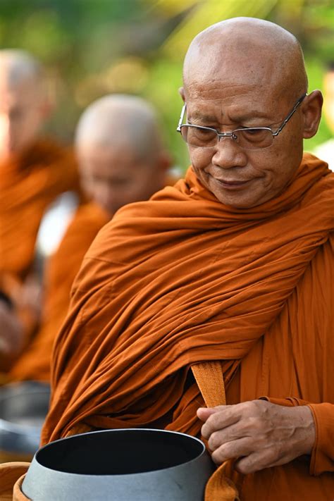 วันออกพรรษาหรือเรียกอีกอย่างหนึ่งว่า วันมหาปวารณา เป็นวันสำคัญทางศาสนา