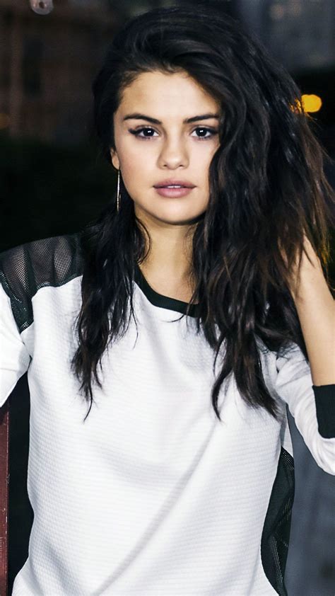 Cute Selena Gomez Morning Photoshoot 4K Ultra HD Mobile Wallpaper | Selena gomez wallpaper ...