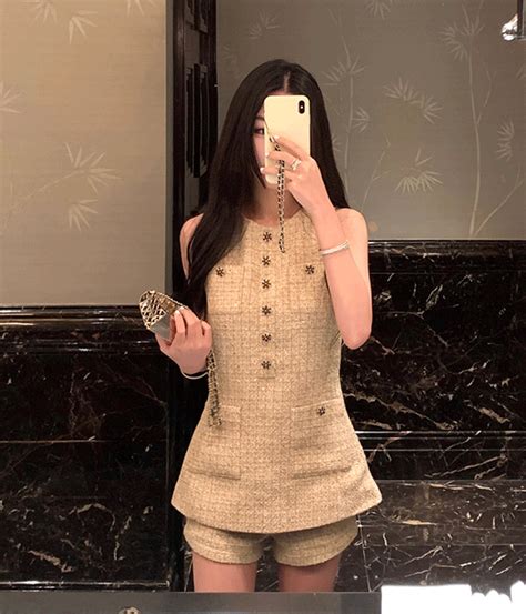 샴페인 골드 버튼업 슬리브리스 트위드탑 숏팬츠 셋업 에이블리