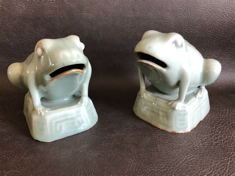 RARE Celadon Frogs Chinese Pottery Porcelain Jade Green Bookends Statue ...
