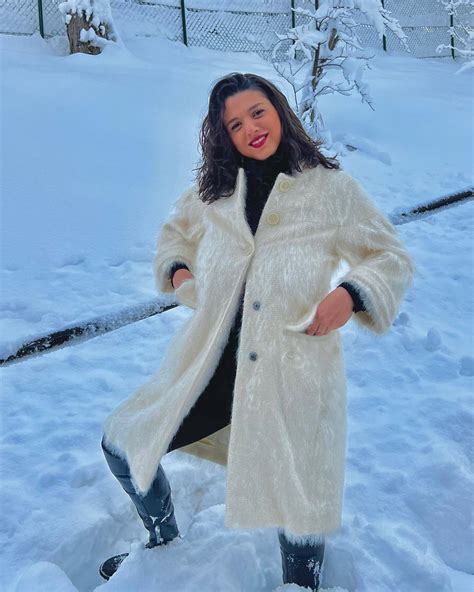 საოცარი სილამაზე თოვლის ანგელოზები ხატია ბუნიათიშვილი ოჯახურ კადრებს აქვეყნებს