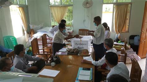 ကွမ်းခြံကုန်း မြို့နယ်တွင် ပြည်ပရောက် မဲဆန္ဒရှင်များ၏ ဆန္ဒမဲများအား က