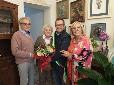 Si Fa Festa Oggi A Rivarolo Del Re Giuliana Goffredi Compie 100 Anni Oglioponews