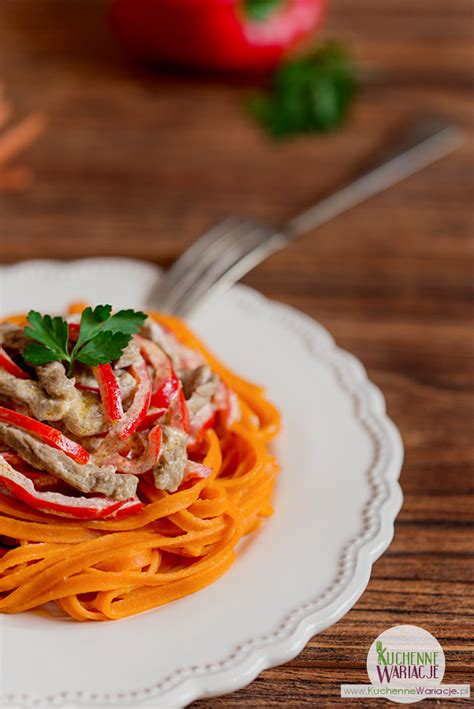 Wołowina W Sosie Paprykowo śmietanowym Z Pikantnym Makaronem Bezglutenowe Kuchenne Wariacje