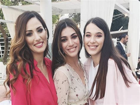 Ποζάρουν μαζί για πρώτη φορά Η Ήβη Αδάμου μας δείχνει την καλλονή