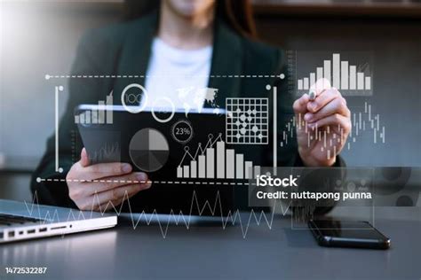 사업 운영 대차 대조표의 재무 보고서 데이터 및 핀테크 개념으로서의 손익 계산서 개념에 대한 스톡 사진 및 기타 이미지 개념 검색 엔진 공연 Istock