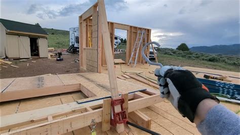 Safely Using Wall Jacks To Lift Walls In High Winds In Colorado Solo