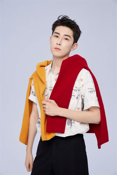 林枫松新剧书生颜圈粉无数 夏日时尚大片曝光展多种魅力 眼界，放眼世界