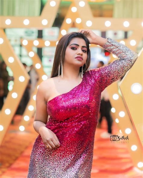 வாரிசு துணிவு பார்த்தது போதும் கொஞ்சம் என்னையும் பாருங்க ஷாலு