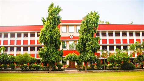 Controversy Erupts As Dus Hansraj College Stops Serving Non Veg Food