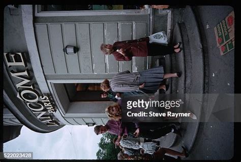 Shoppers In St Petersburg High-Res Stock Photo - Getty Images