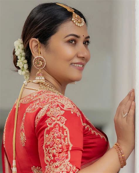 Thabitha Sukumar సుకుమార్ భార్య తబిత నగలతో సాంప్రదాయంగా ఎంత అందంగా