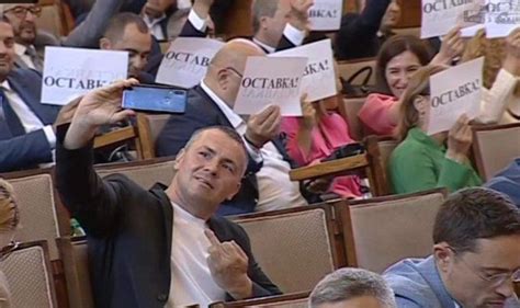 ПЪЛЕН ПОТРЕС Ицо Хазарта с разюзданите партита и песните за бело стана зам председател на