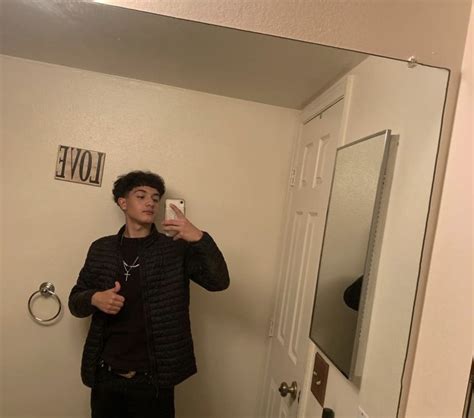 Pin By ☺︎︎ On Male Appreciation In 2022 Mirror Selfie Pretty Male