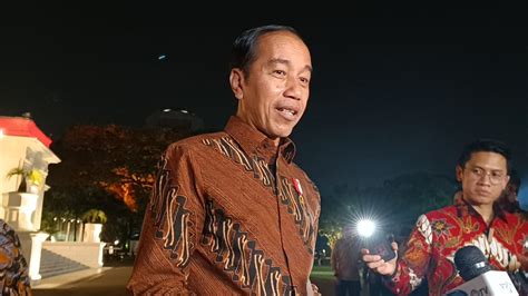 Jokowi Sebut Batik Wajah Budaya Indonesia, Ini Alasannya : Okezone Lifestyle