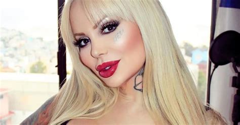 Sabrina Sabrok Ya No Se Acuerda C Mo Se Ve Sin Implantes Pero Este Se Los Quita Sin Falta