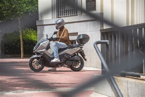 Kymco Inicia 2025 Con Bajada De Precio En Sky Town 125 El Scooter
