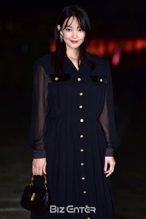 비즈 포토 신민아 블랙의 여신 비즈엔터