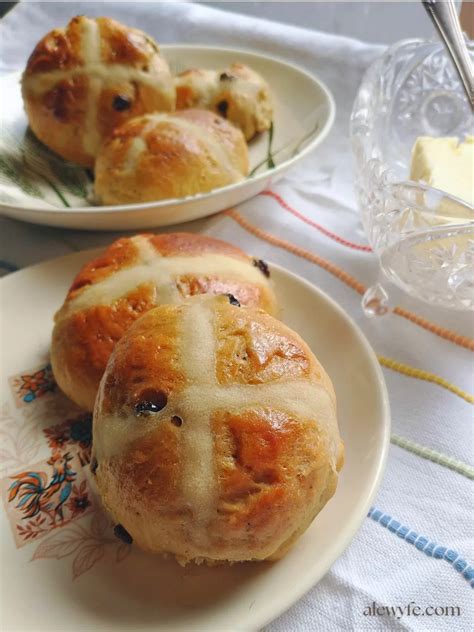 Bake Hot Cross Buns An Easter And Springtime Tradition Alewyfe