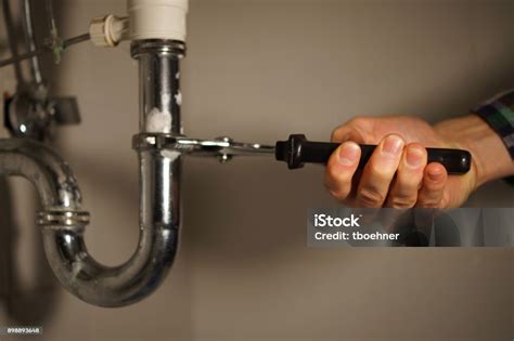 배관 수리 서비스입니다 스 패너 파이프 검사와 전문 설치 0명에 대한 스톡 사진 및 기타 이미지 0명 독일 마약 정맥 주사 Istock