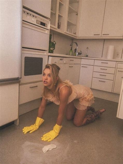 Sydney Sweeney Cleans Your Floors Pic Sydney Sweeney Cleans Your Floors Pic