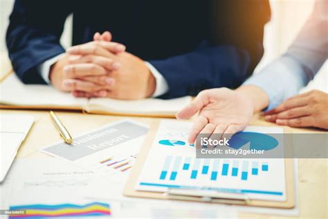 비즈니스 회의 시간입니다 아이디어의 프레 젠 테이 션 Plansbusiness 개념을 분석 개발에 대한 스톡 사진 및 기타 이미지 Istock