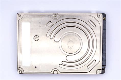 내부 하드 디스크 드라이브 또는 흰색 배경에 격리 된 랩톱의 Hdd를 닫습니다 0명에 대한 스톡 사진 및 기타 이미지 0명 노트북 데이터 Istock