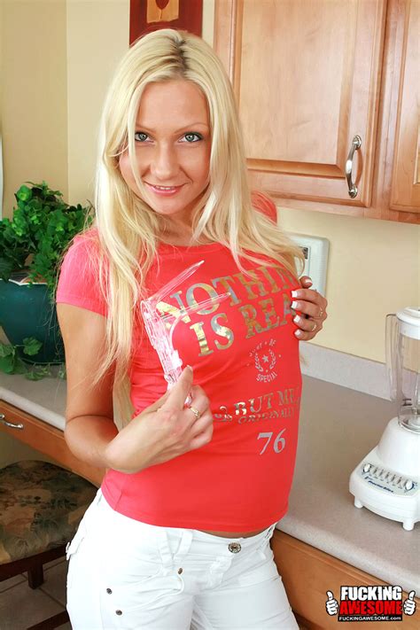 Jordan Goes Extreme And Fills Her Pussy With Creamy Smoothie Porn