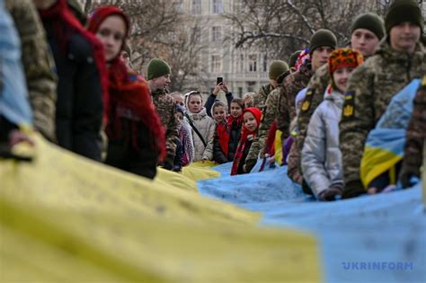 У Львові встановили національний рекорд найбільший прапор з підписами військових та дітей