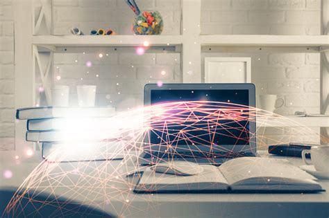 소셜 네트워크 테마 아이콘이있는 데스크톱의 컴퓨터 다중 노출 국제 연결의 개념 개념에 대한 스톡 사진 및 기타 이미지 개념 글로벌 비즈니스 글로벌 커뮤니케이션