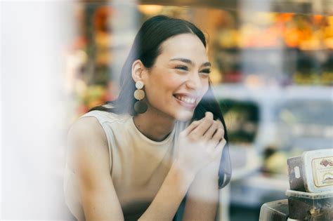 Nailista 네일데코스티커 No 11 로즈 넝쿨과 함께 어우러진 디자인으로 여성스러운네일을 좋아하시는 분께 제격 두께가 얇아 스티커를 붙여준 후 위에 탑코트