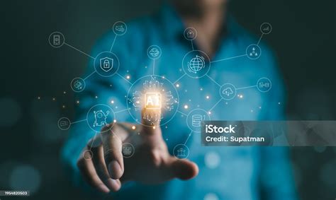 Ai 기술 개념입니다 Ai와 인공 지능 자동화의 칩 Cpu 작업을 만지는 사업가 정보 지능형 기술과 컴퓨터 연결 Ai 프롬프트 생성 비즈니스용 Ai 인공지능에 대한 스톡