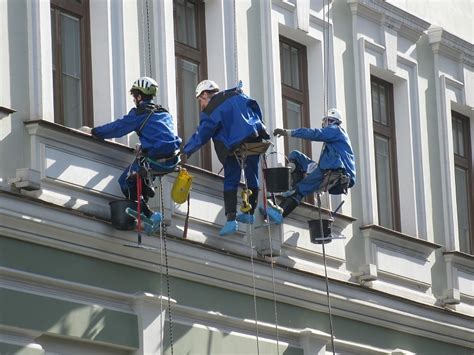 Очистка фасада зданий и домов, основные правила