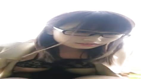 Une asiatique timide fait une vidéo Porn300 com