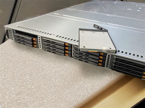 Supermicro伺服器支援e3s，1u可裝16臺ssd、480tb Ithome