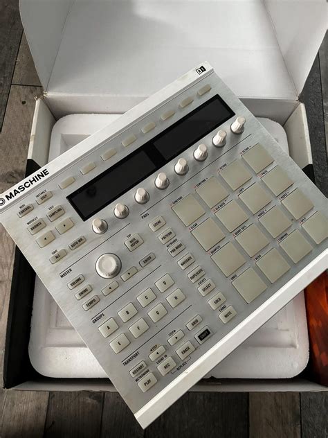 Native Instruments Maschine Mk2 White Mpc Midi Controller Musical Instrument Midi Keyboard
