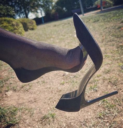 Hosiery Adlı Kullanıcının Dip Dangle And Shoe Play Panosundaki Pin