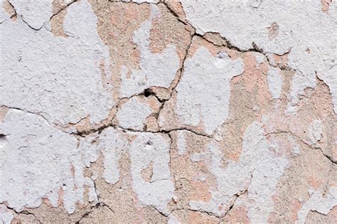 흰색 질감된 배경 금이 석고 부분적으로 분홍색 음영된 갈라진된 벽 뿌 렸 다 그런 지 배경 0명에 대한 스톡 사진 및 기타 이미지 Istock