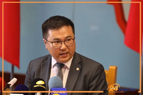 ХЗДХЯ ны ТНБД П Сайнзоригийг өөрийнх нь хүсэлтээр ажлаас нь чөлөөллөө