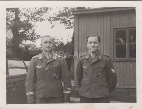 Foto Luftwaffe Flak Zwei Soldaten Mit Flak Kampfabzeichen Xt55090