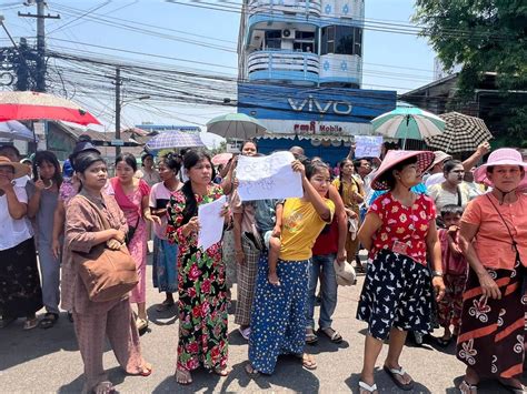 အကျဉ်းသား ၃၀၀၀ ကျော်ကို နိုင်ကျဉ်း အနည်းငယ်နှင့်ရောကာ စစ်တပ်ပြန်လွှတ