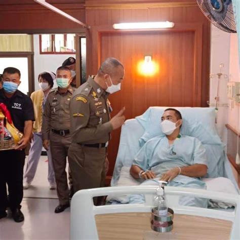 ในประเทศ รองต่อศักดิ์รุดเยี่ยมสิบตำรวจโทลำปาง บาดเจ็บจากการปฏิบัติหน้าที่