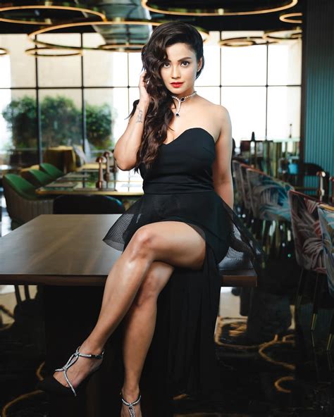 Adaa Khan గ్లామర్ డోస్ పెంచేసిన అదా ఖాన్ Namasthe Telangana