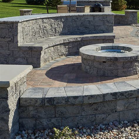 Tribute Retaining Wall System Twisted Elements