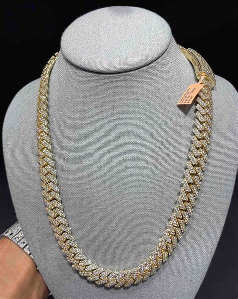 Cuban Link Chain Guide Styles Materials And Sizing Tips Atlas Luxury