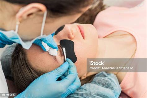 속눈썹 라미 네이션 절차 염색 컬링 라 미네이 팅 속눈썹 리프트 속눈썹 확장 미용실에서 소녀를 위한 속눈썹을 길게 속눈썹에 대한 스톡 사진 및 기타 이미지 Istock