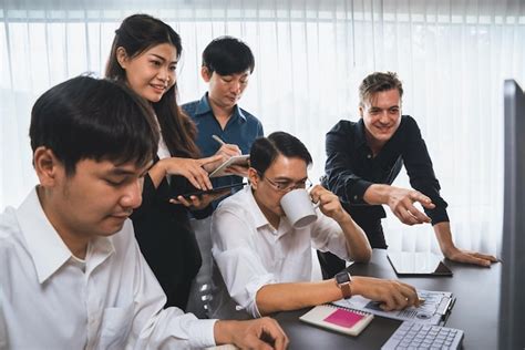 Premium Photo Data Analysts Team Of Office Worker Collaborate On Bi