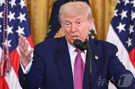 포토 트럼프 그리 머지않은 시점에 車 관세 더 올릴 수도 뉴스1